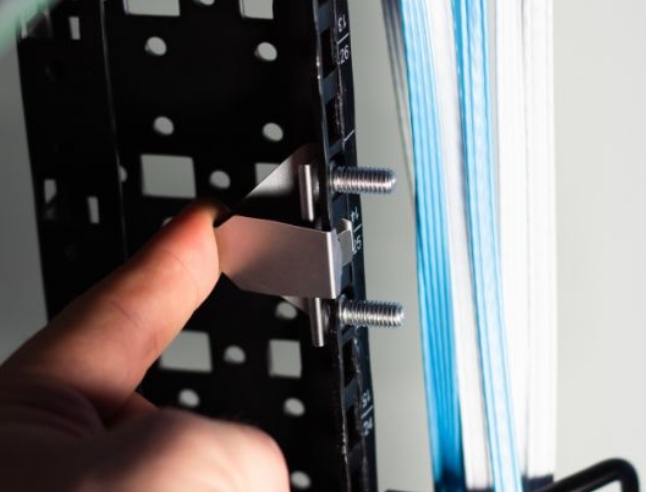 The best cage nut alternative: /dev/mount for network racks | PATCHBOX